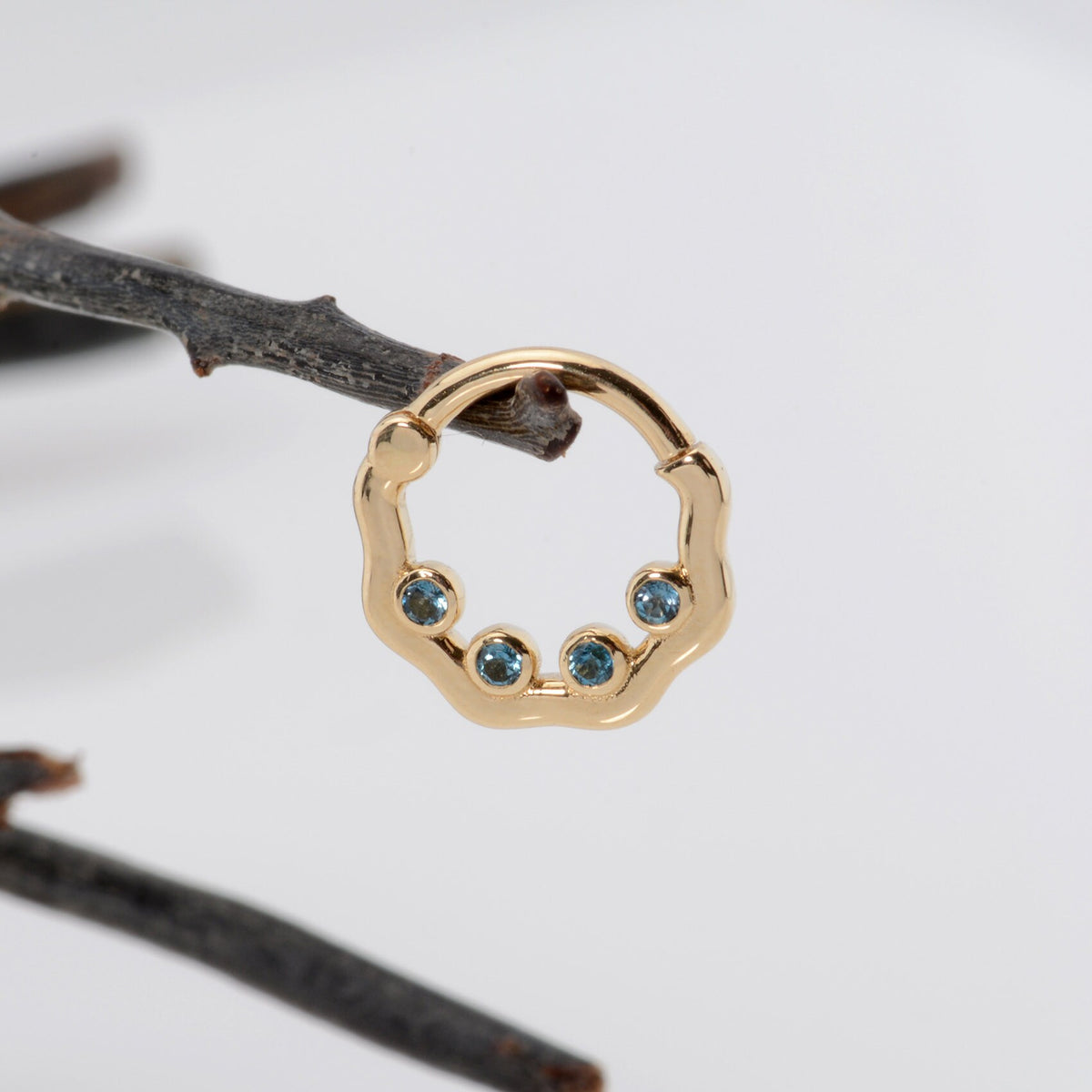 Dot Piercing – Magic Hammer