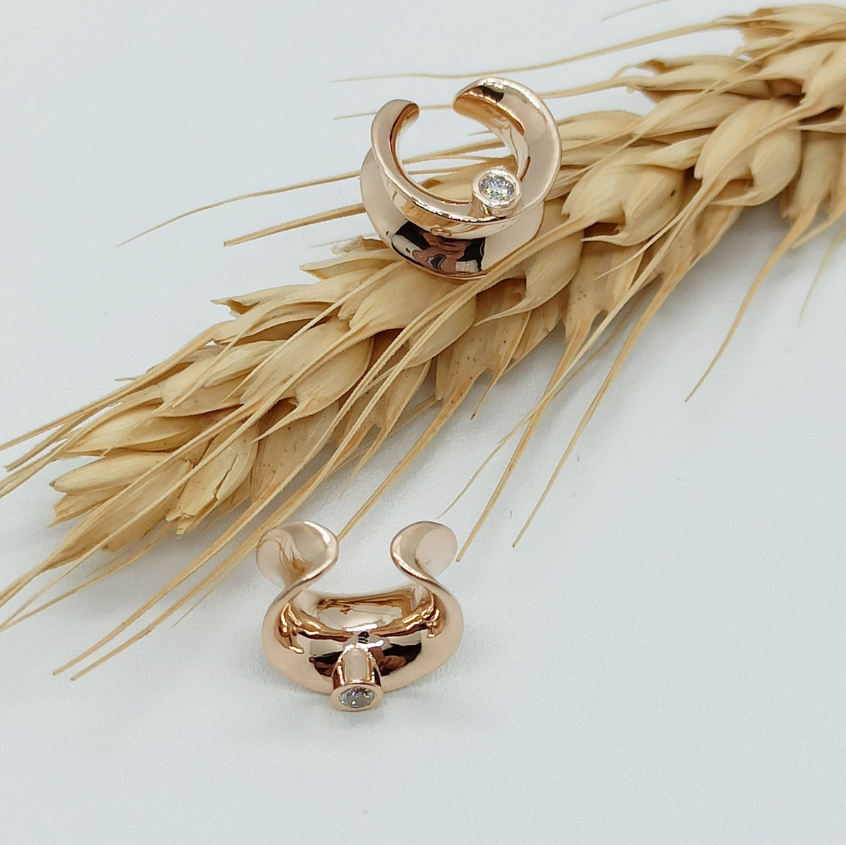 Real Gold Ear Tunnels With Central Diamond – Magic Hammer