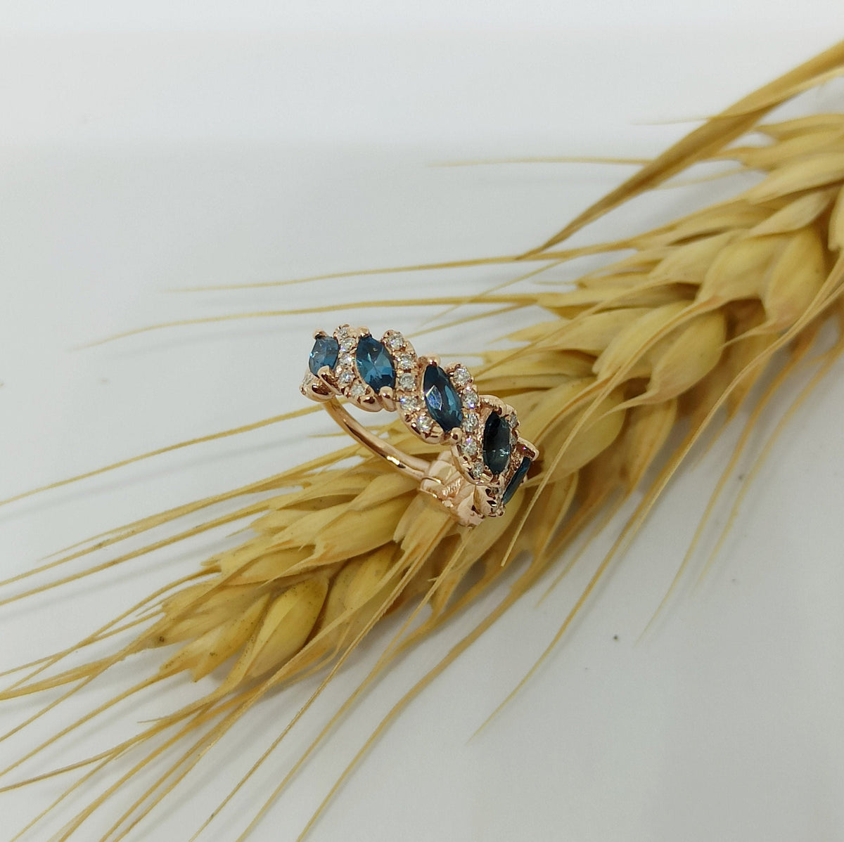 Conch Hoop Piercing – Magic Hammer