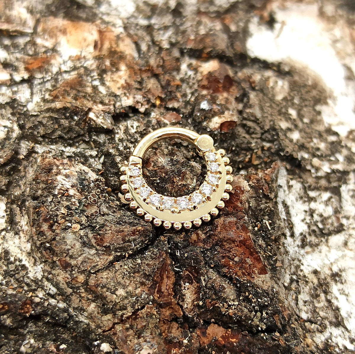 Gold Daith Piercing – Magic Hammer