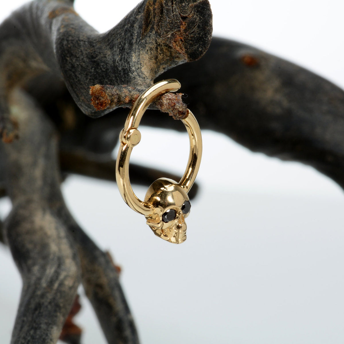 Skull Septum Ring – Magic Hammer