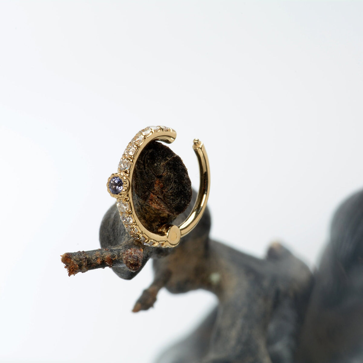 Luxurious Piercing – Magic Hammer