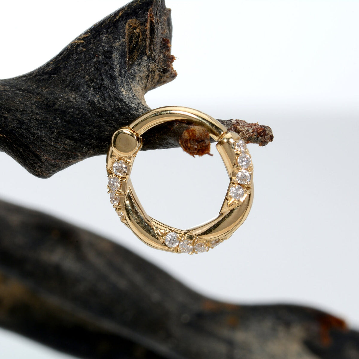 Twist Diamonds Septum Clicker 14k Gold – Magic Hammer