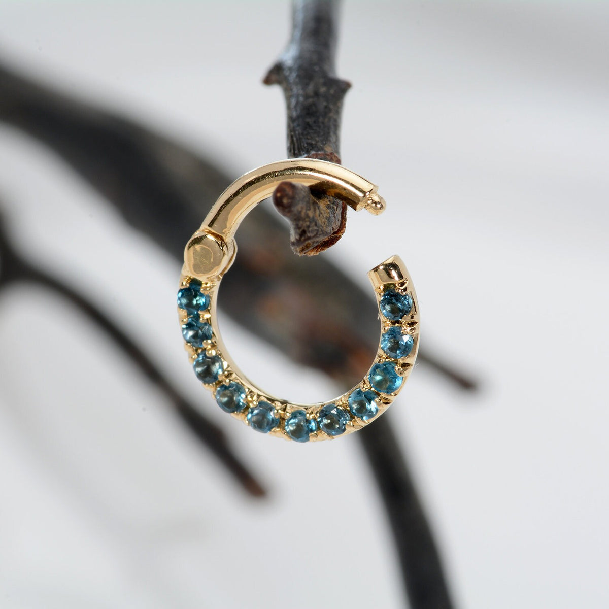 Topaz Blue London Piercing – Magic Hammer