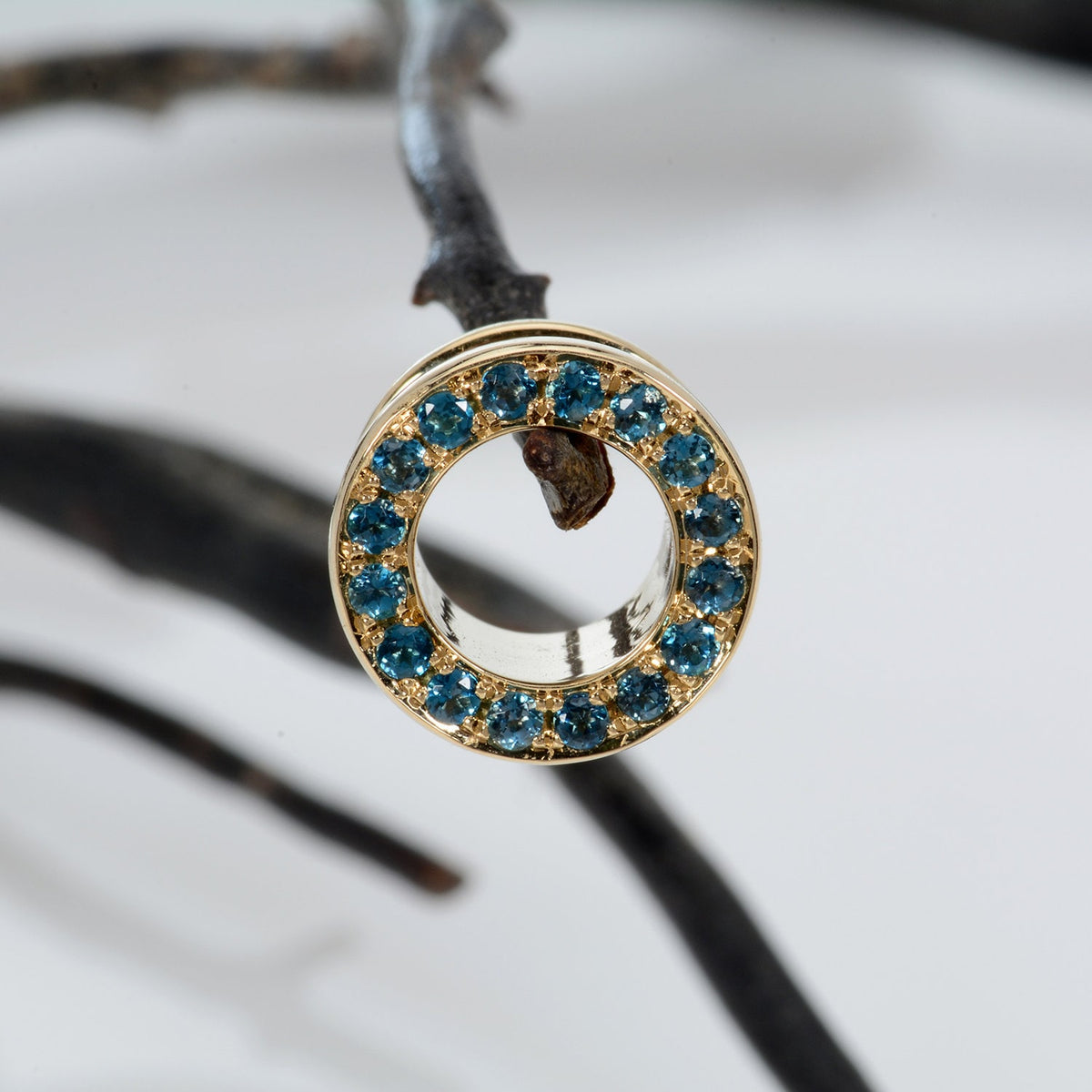 Flesh Tunnels Topaz Blue London 14K – Magic Hammer