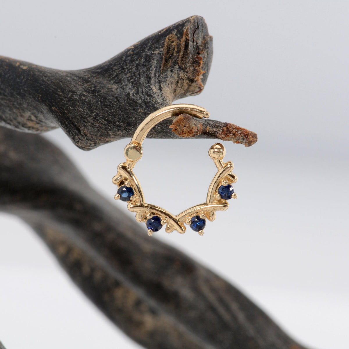 Dazzling Septum Piercing – Magic Hammer